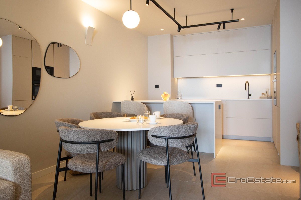 Hrvatska,Split - Moderan stan s pogledom na more